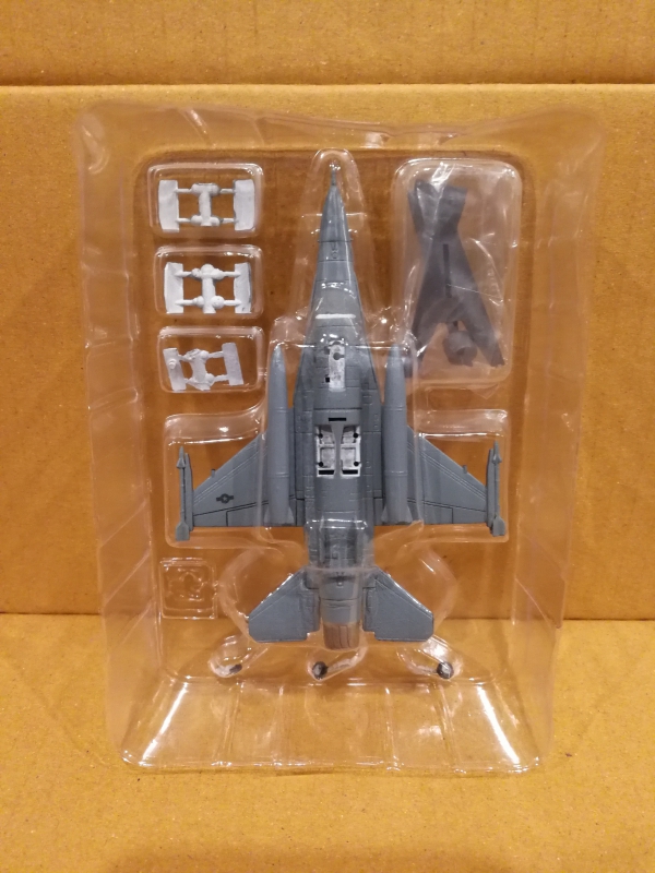 โมเดลเครื่องบินจำลอง ยี่ห้อเอฟทอย ขนาด 1/144 ชุด F-toys Acroteam ชุดเครื่องบินรบ #2B F-16C US ...